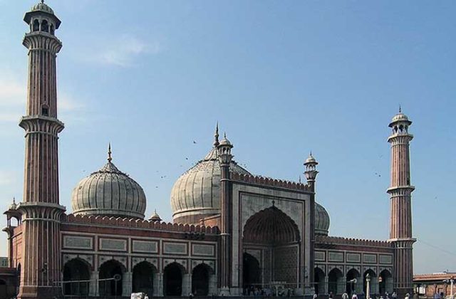 Jama Masjid, sorge al centro di un vecchio mercato musulmano.